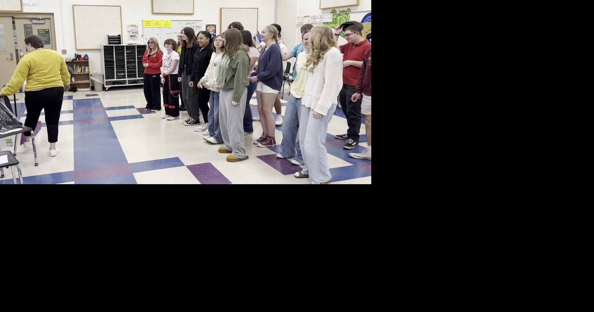 Baraboo HS choir practice.MOV