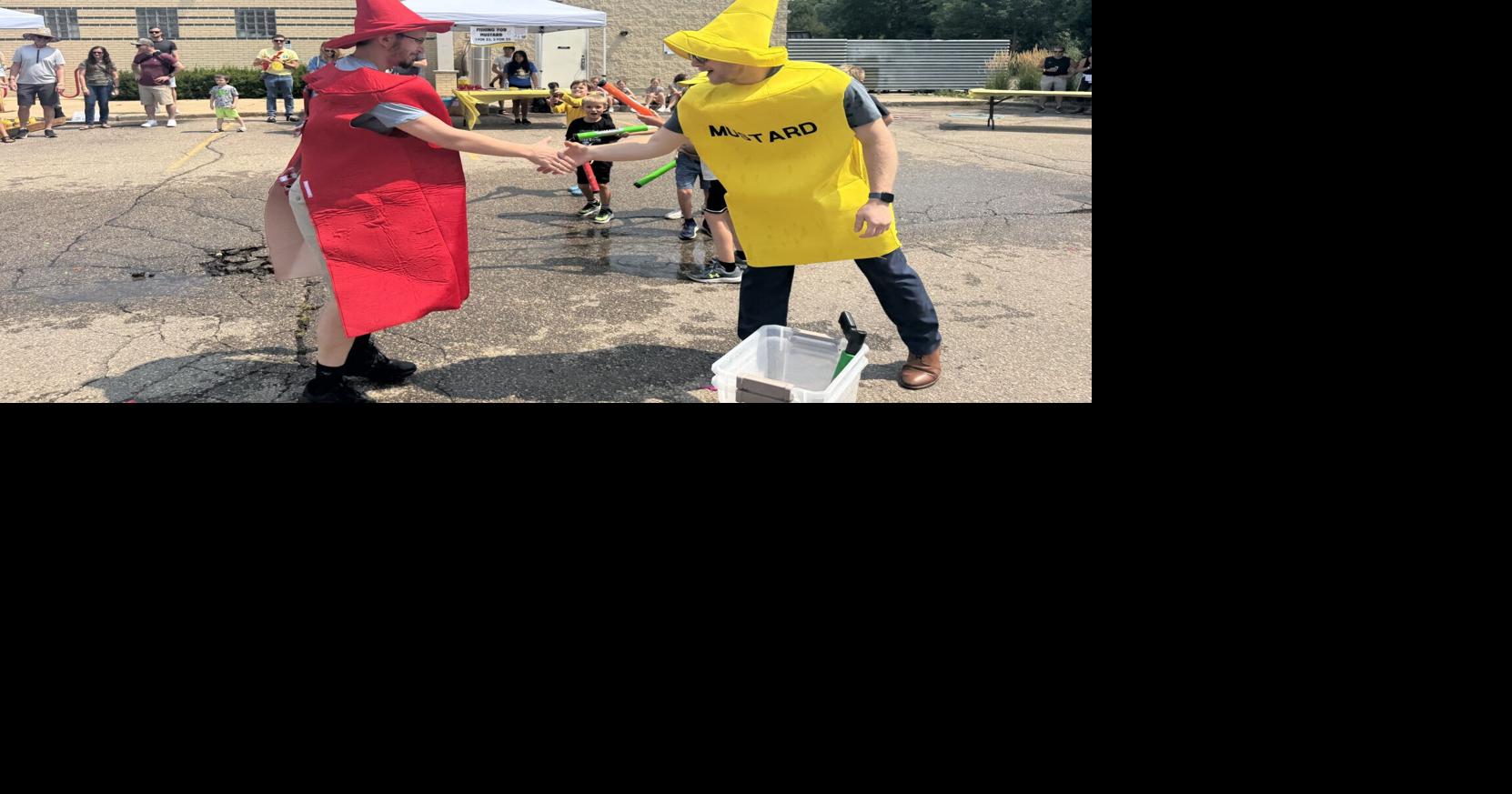 Mustard fans squeeze out the fun in Middleton Saturday