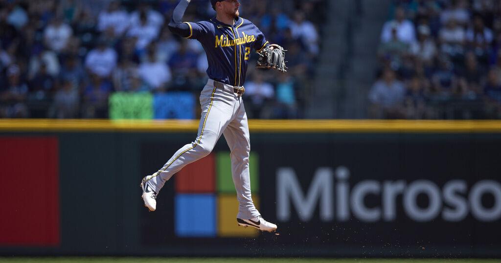 Brewers score 10 to dominate decisive game 3 at Mariners