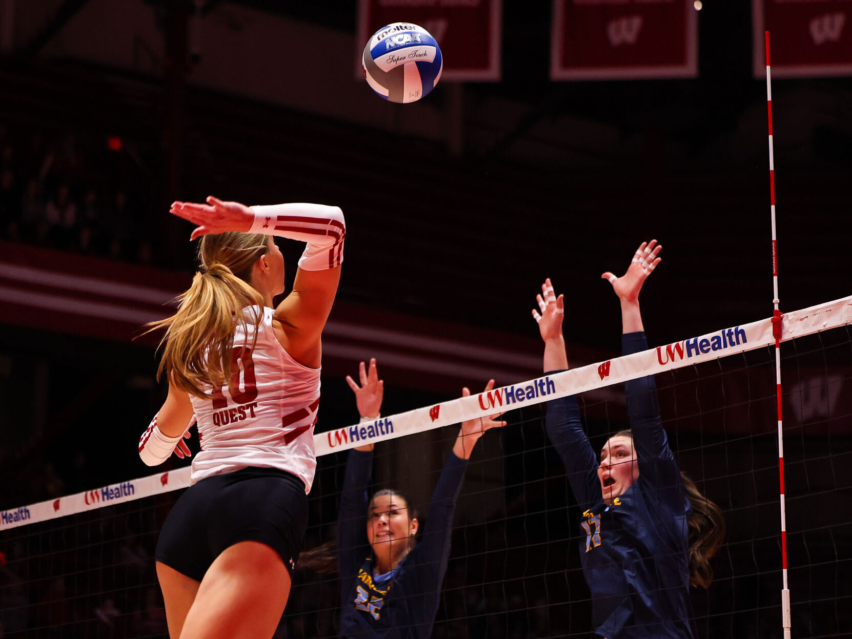 Wisconsin volleyball sweeps Marquette in spring exhibition