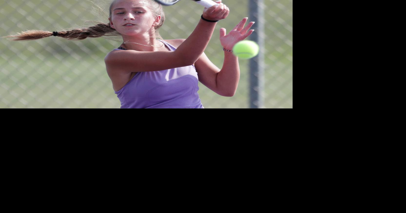 Samantha Fuchs wins at No. 1, Goslings take match 7-3