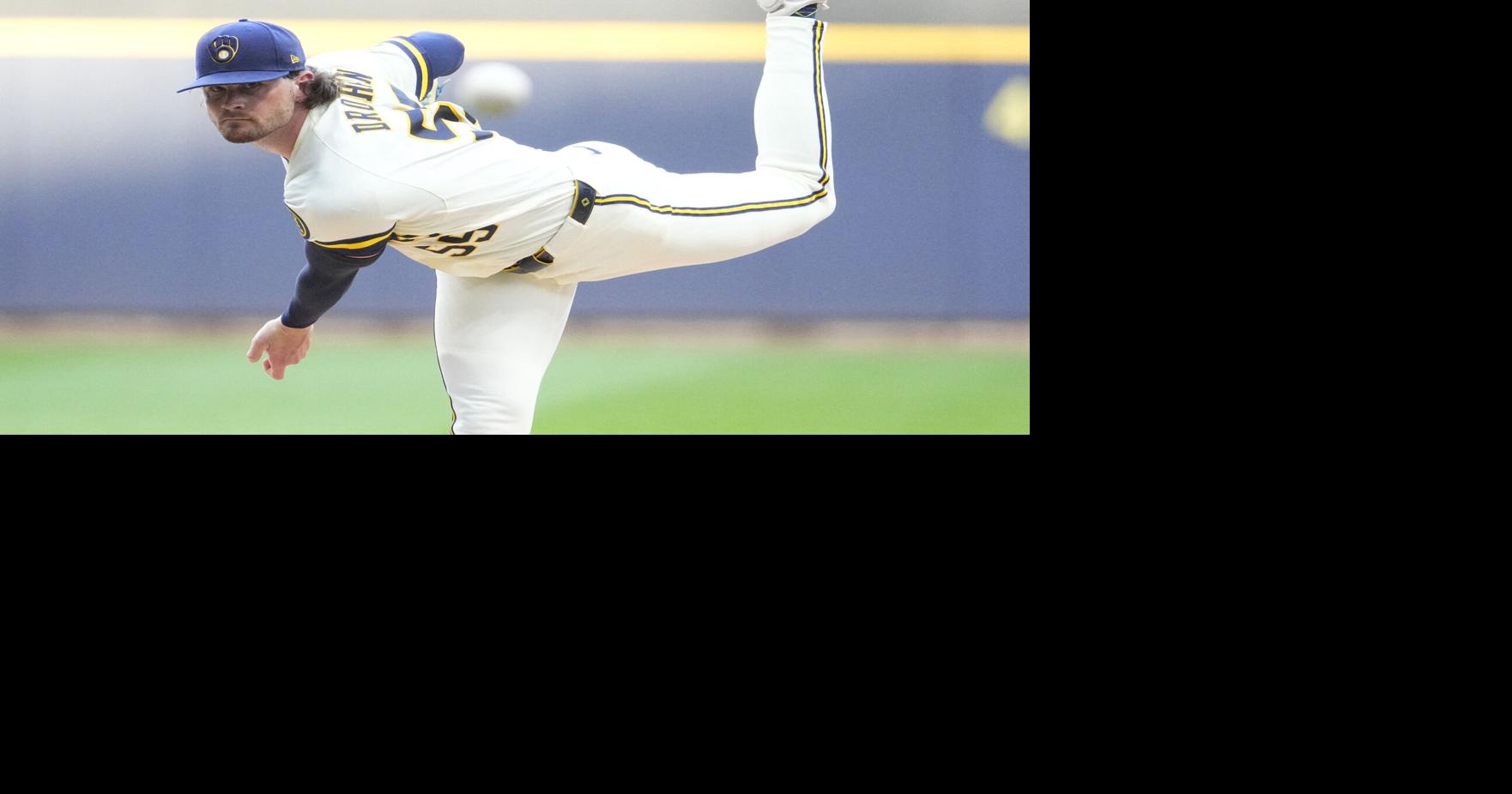 Photos: Brewers continue 4-game series with NL Central rival Reds