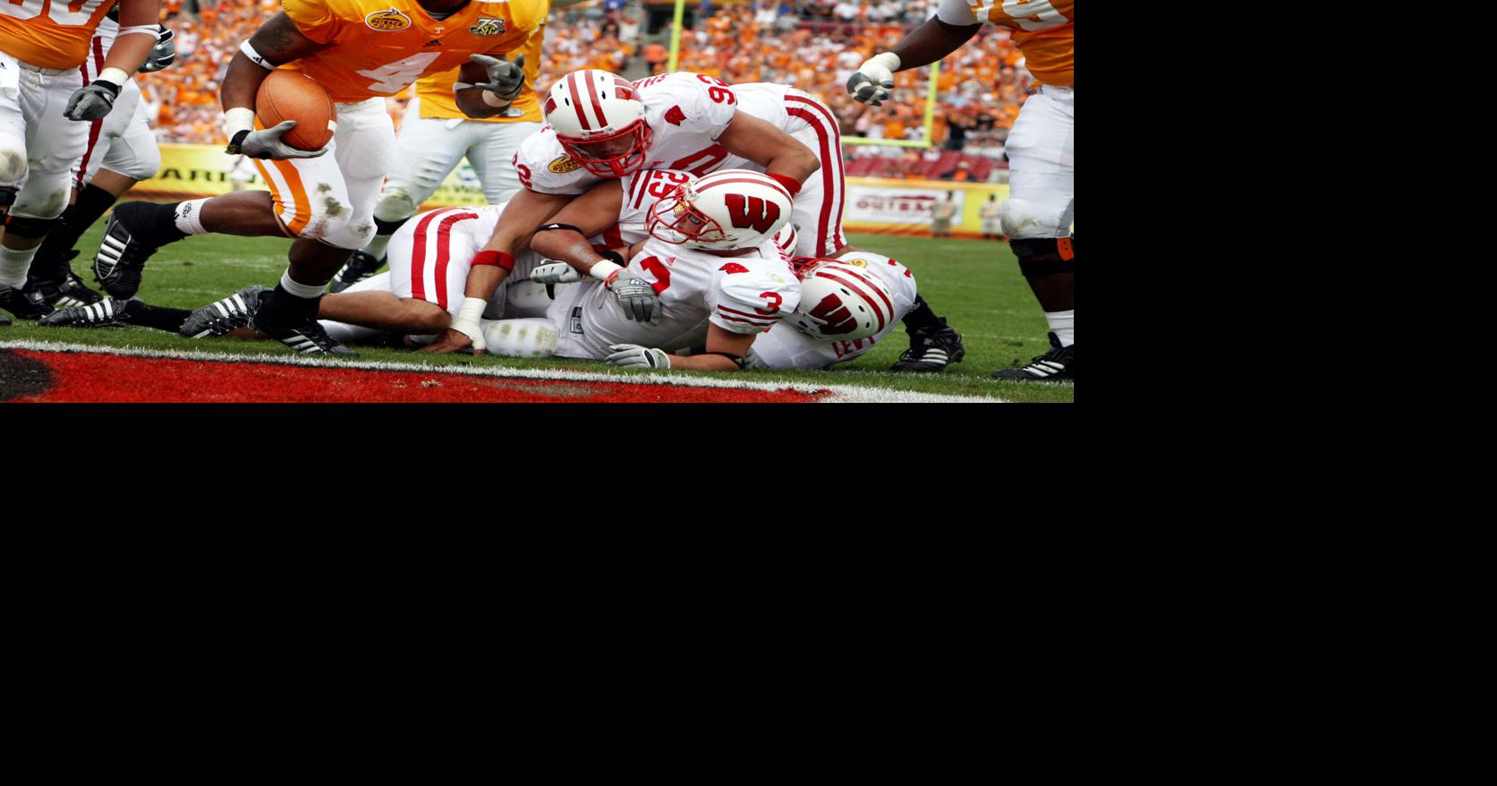 11 – 2008 Outback Bowl: No. 16 Tennessee 21, No. 18 UW 17