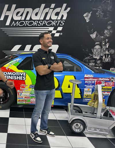 Larson heads to Martinsville in need of victory