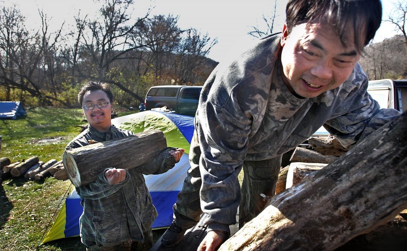 Outdoors: Hmong deer hunters mix traditions and new landscape