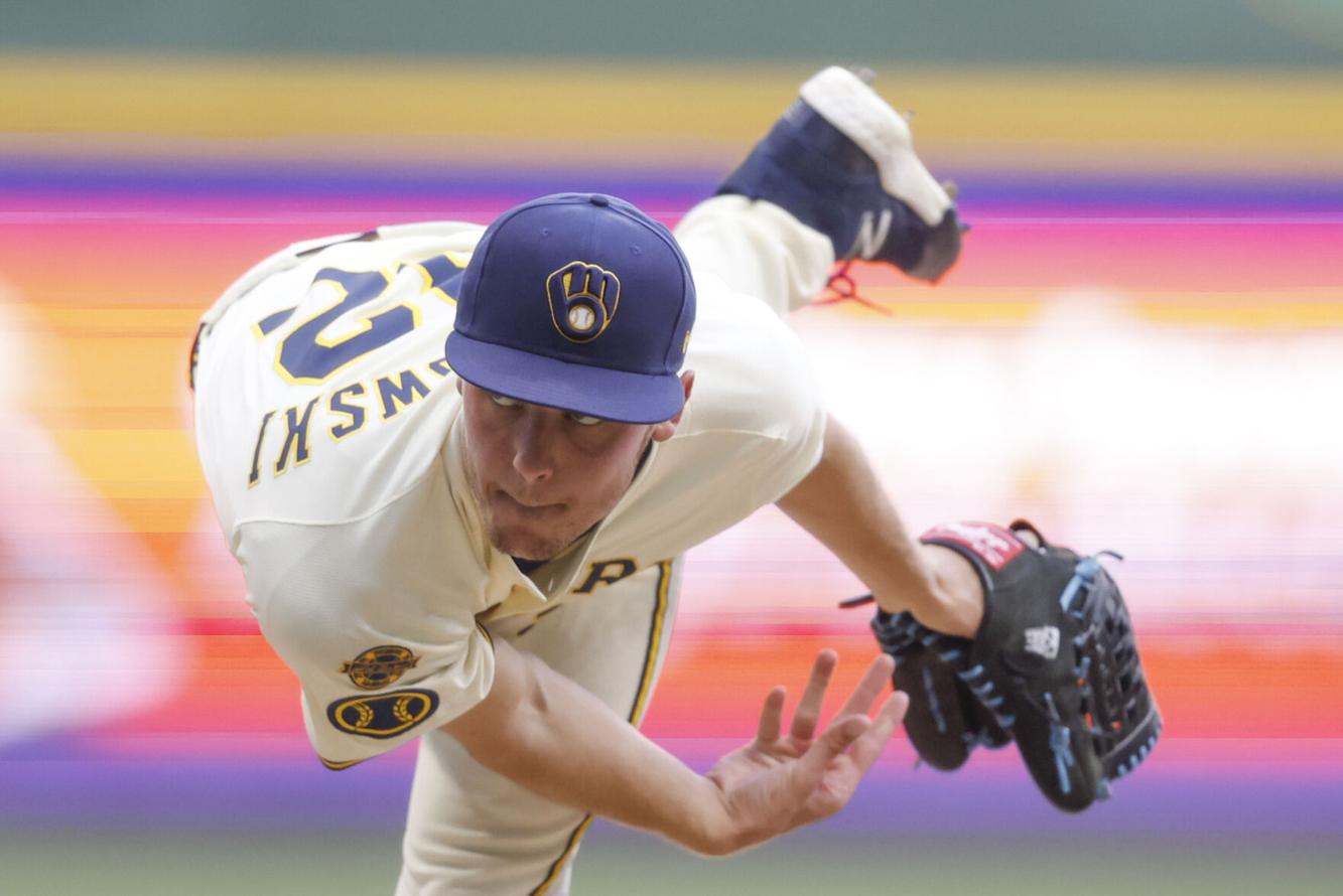 Brewers hold off skidding Mets thanks to Perkins' throw