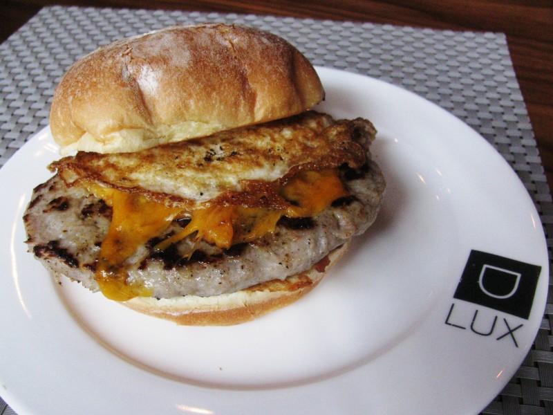 For a crunchy burger, get smashed at DLUX | Dining reviews | madison.com