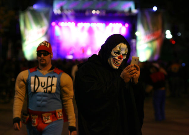 Police: Big crowd, few problems expected on Halloween weekend