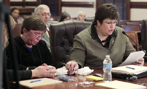 Sharon Wand charged with six counts of identity theft