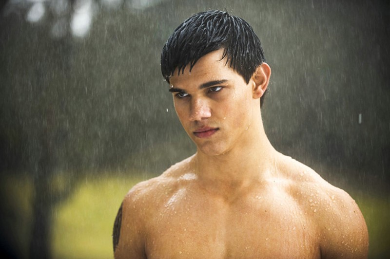 'New Moon' fills Madison movie theaters