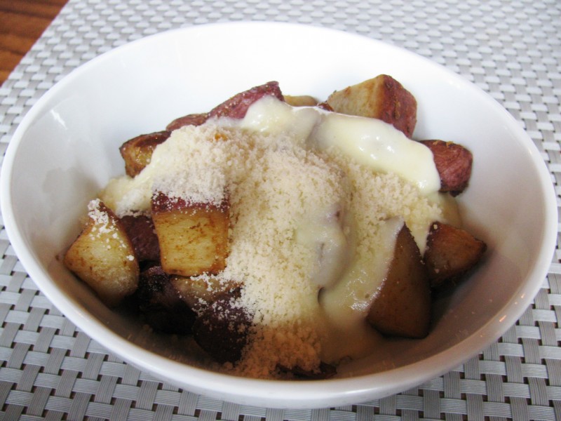 For a crunchy burger, get smashed at DLUX | Dining reviews | madison.com