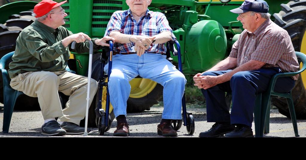 Hundreds turn out for Bowar Implement reunion