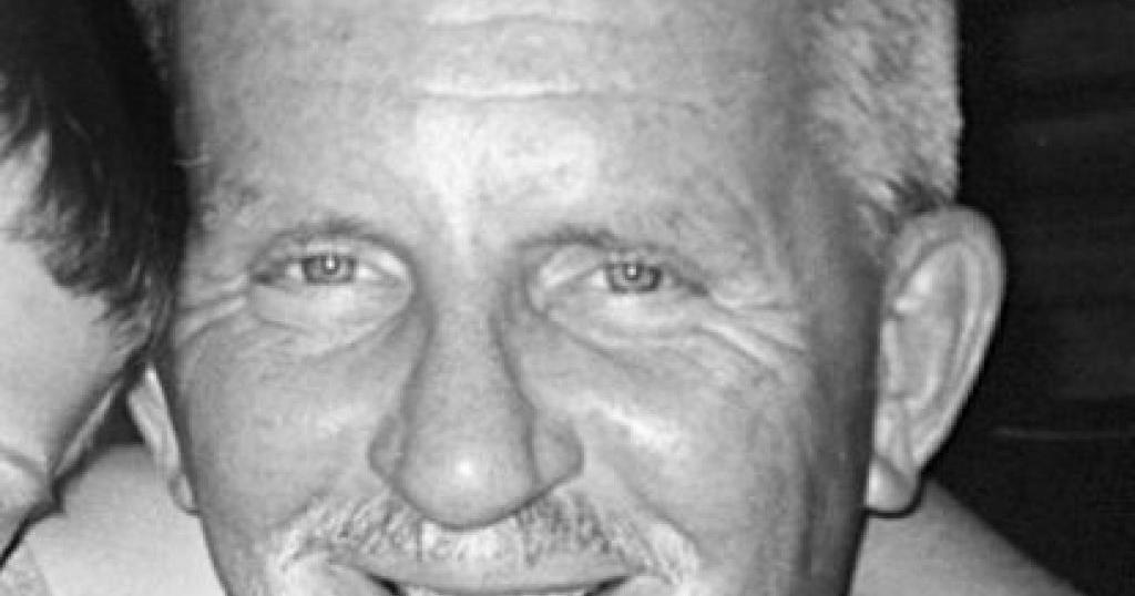 Mortensen, Gordon E.