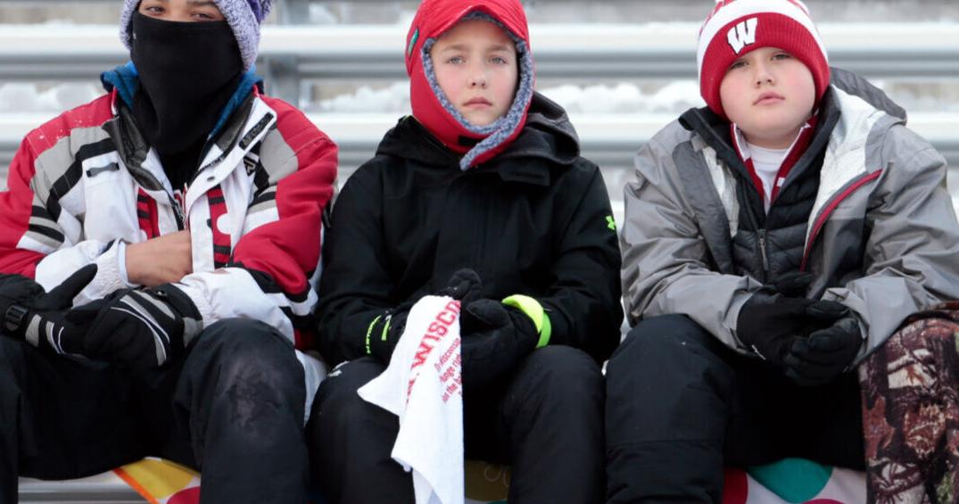 Experts offer tips on watching Wisconsin football in cold