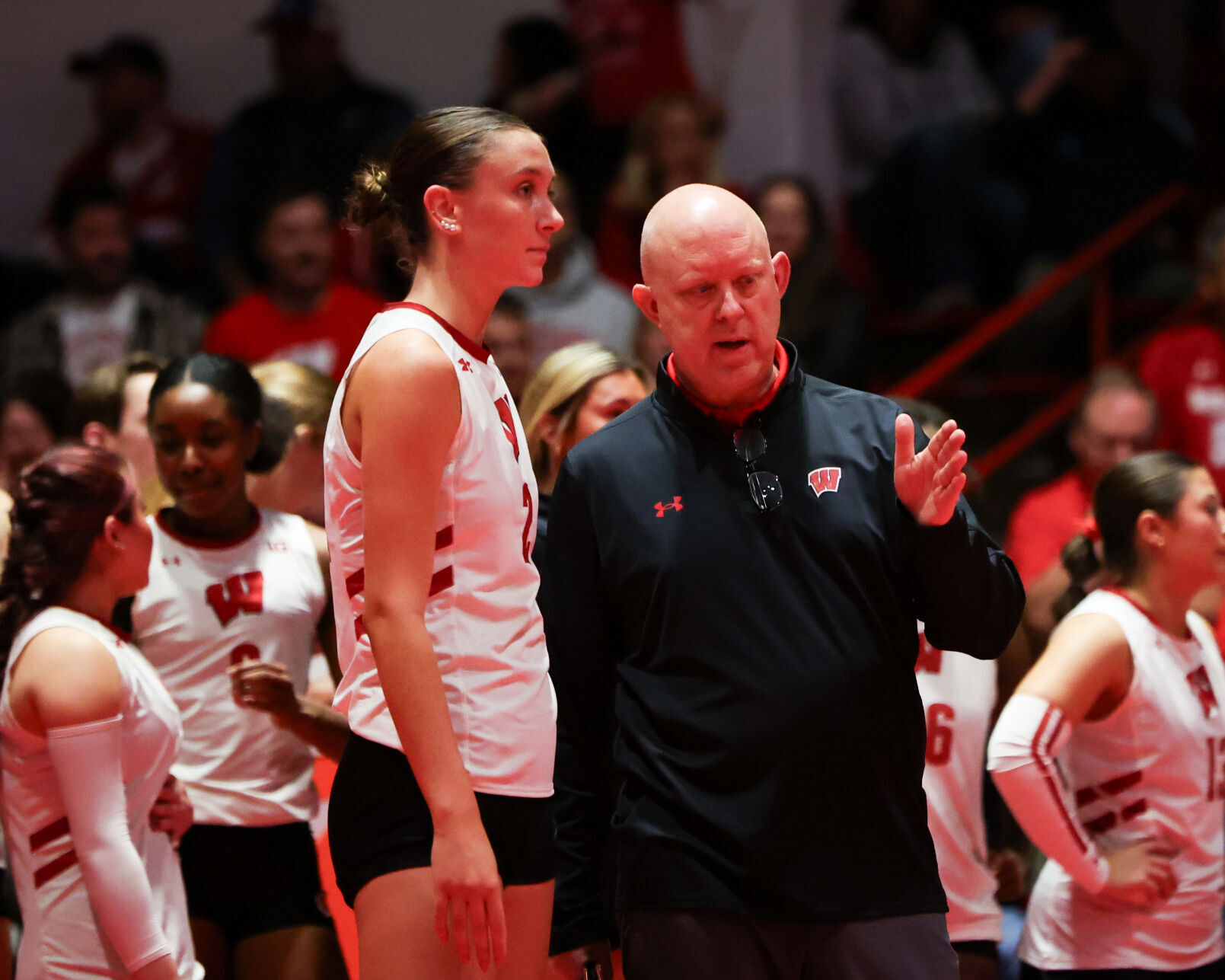 Wisconsin volleyball beats Minnesota in four sets