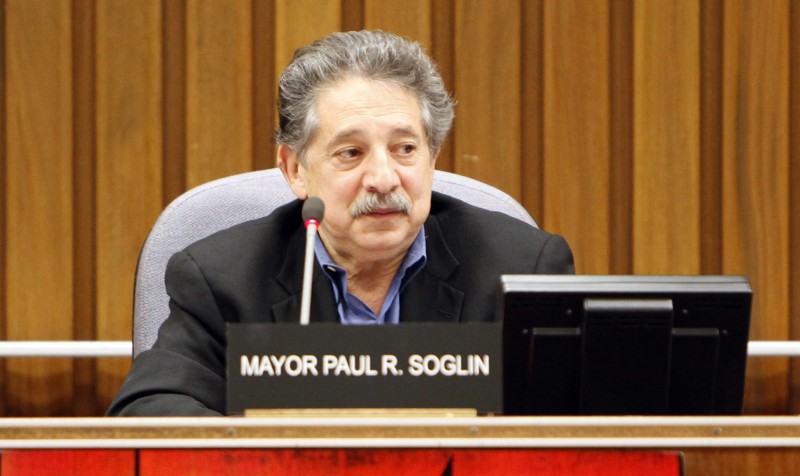 Madison mayor to have hip replacement surgery
