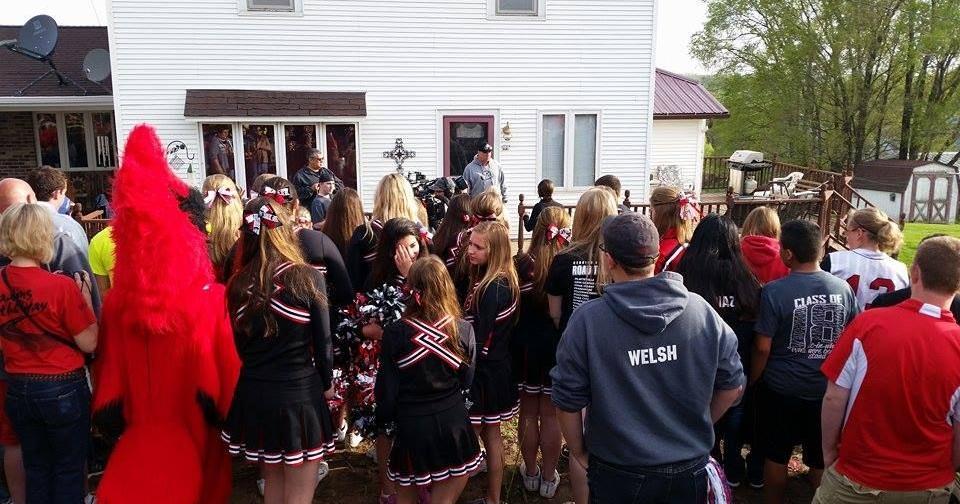 Video: Country music superstar Garth Brooks sings 'Mom' to Darlington ...