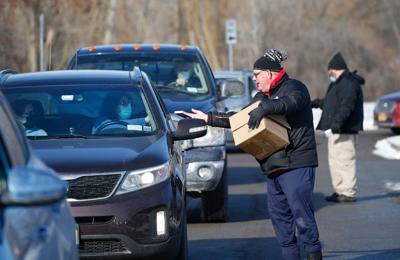 New York: Health departments swamped by Omicron can stop Covid contact ...