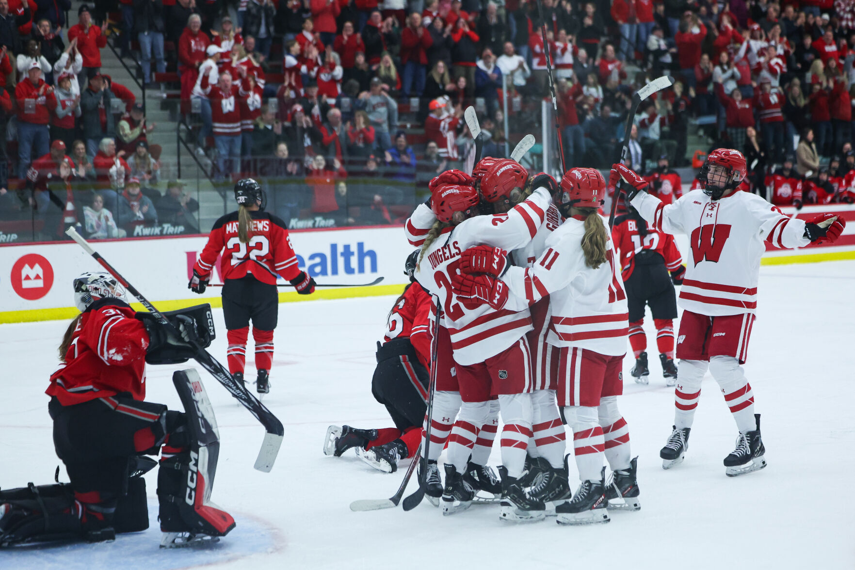 No. 1 Wisconsin women's hockey crushes No. 2 Ohio State
