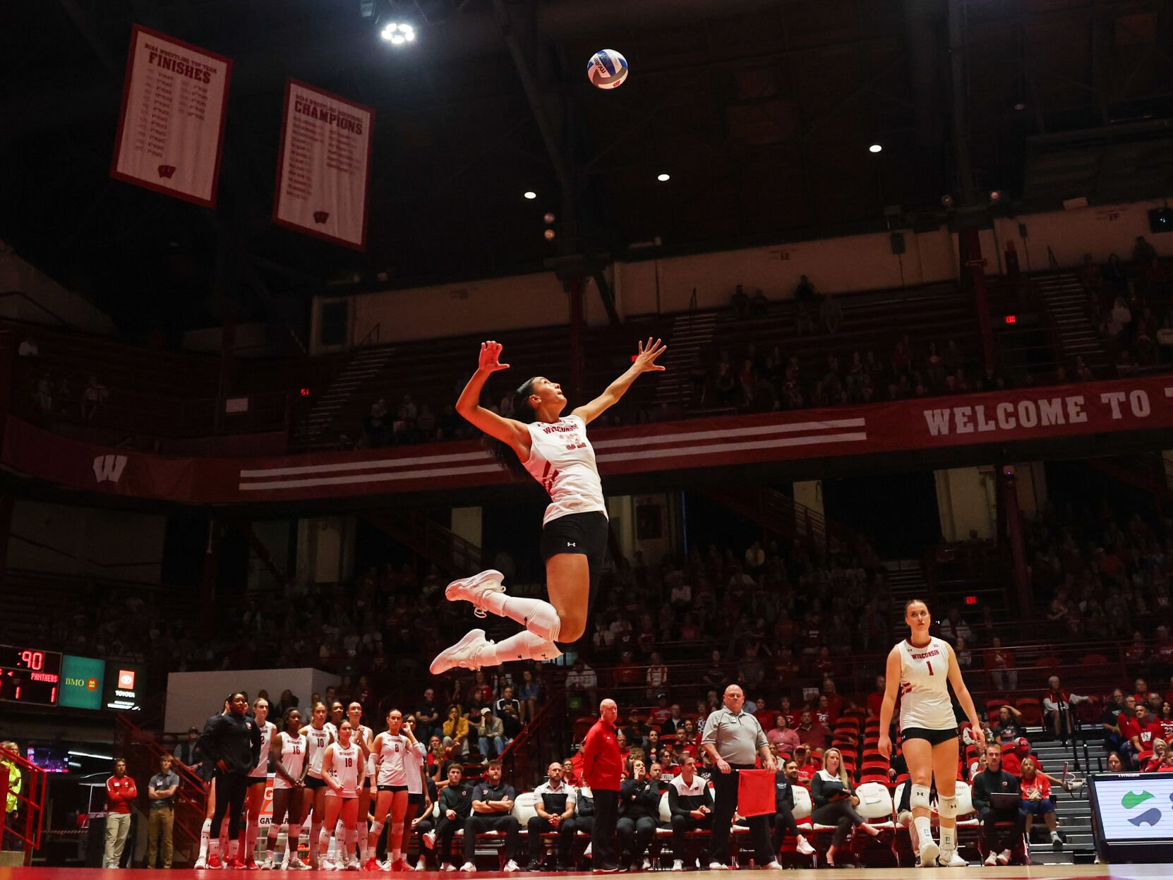 Transfer outside hitter commits to Wisconsin volleyball