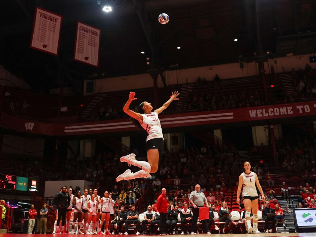 Wisconsin volleyball's Aniya Warren to enter transfer portal