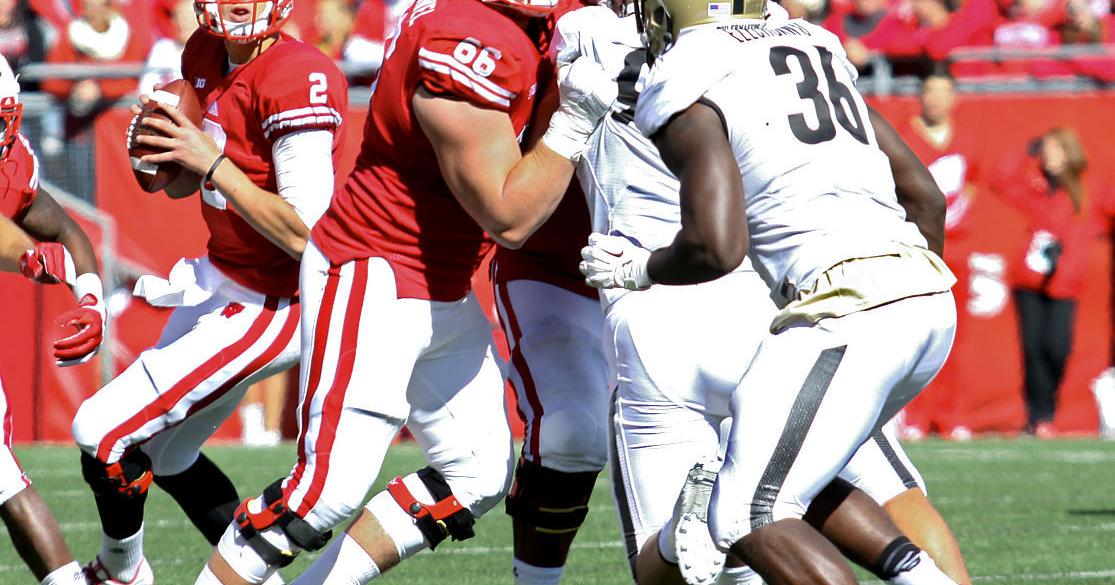 Badgers football: Beau Benzschawel works to become complete offensive ...