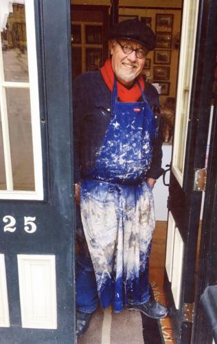 Mineral Point artist known for ceramic murals and pig sculptures dies