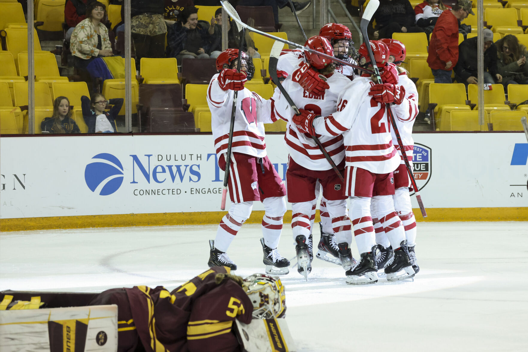 Wisconsin women's hockey beats Minnesota for WCHA title