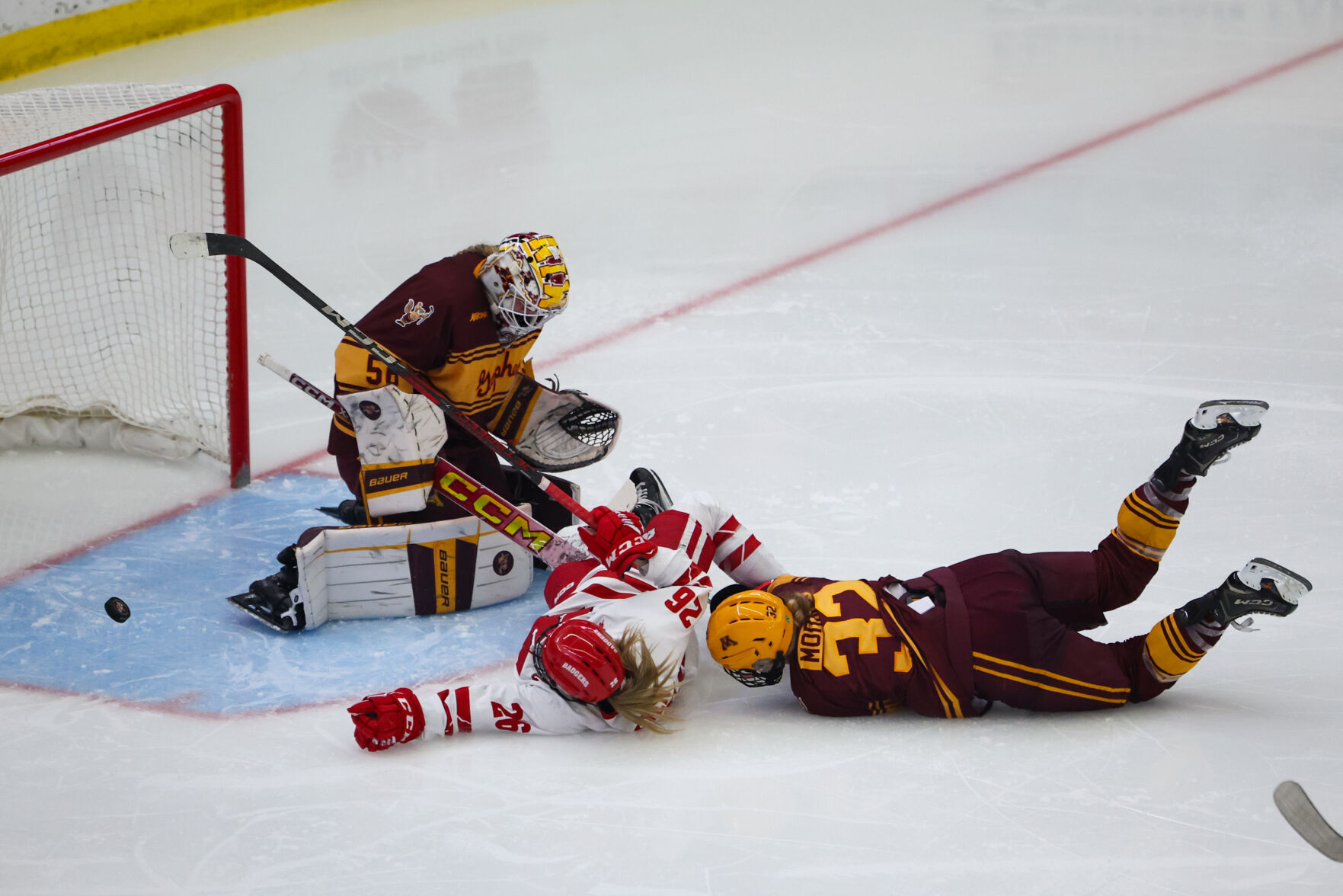 Wisconsin women's hockey gets season sweep against Minnesota