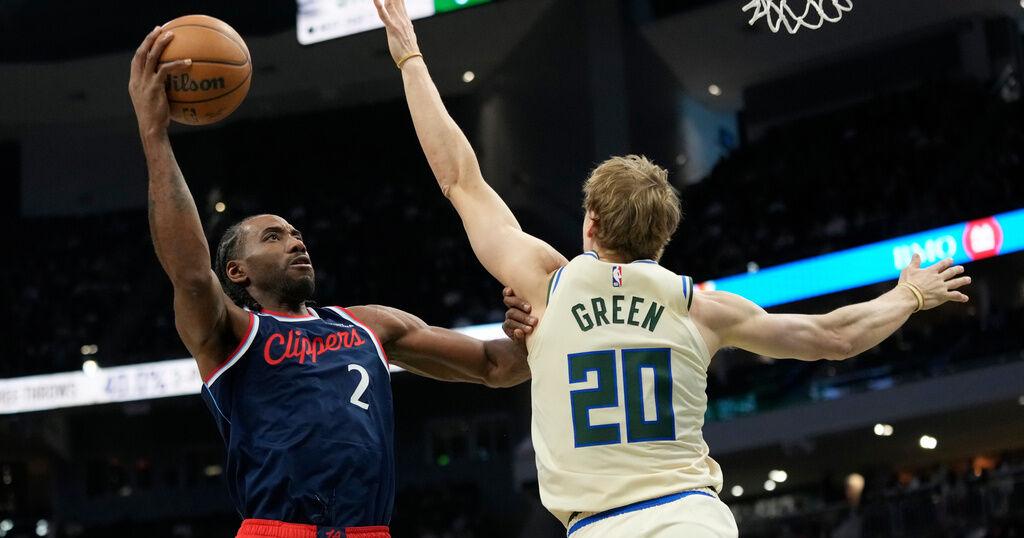 Bucks lose 4th consecutive game despite 36 points from guard