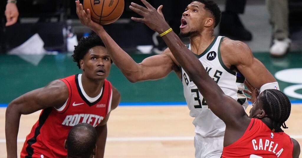 Kevin Durant scores 31 as Rockets rally past Bucks