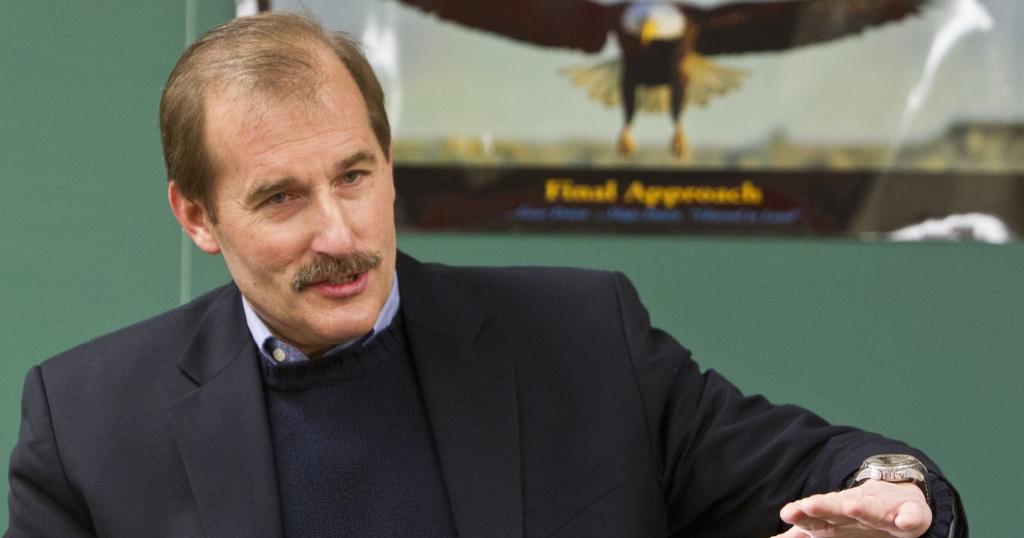 School Spotlight: Miracle on Hudson co-pilot Skiles inspires aviation ...