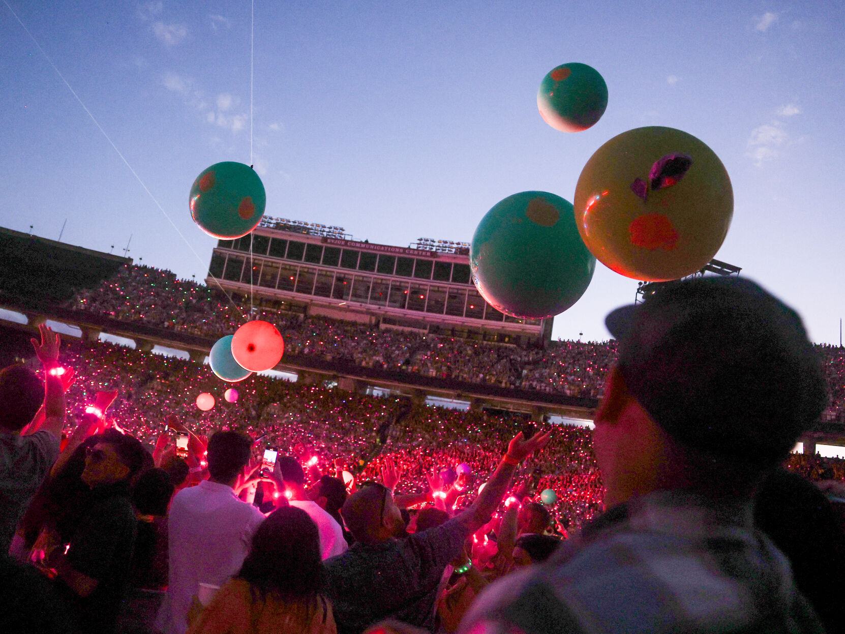 No viral moments but lots of fun at Madison's Coldplay show