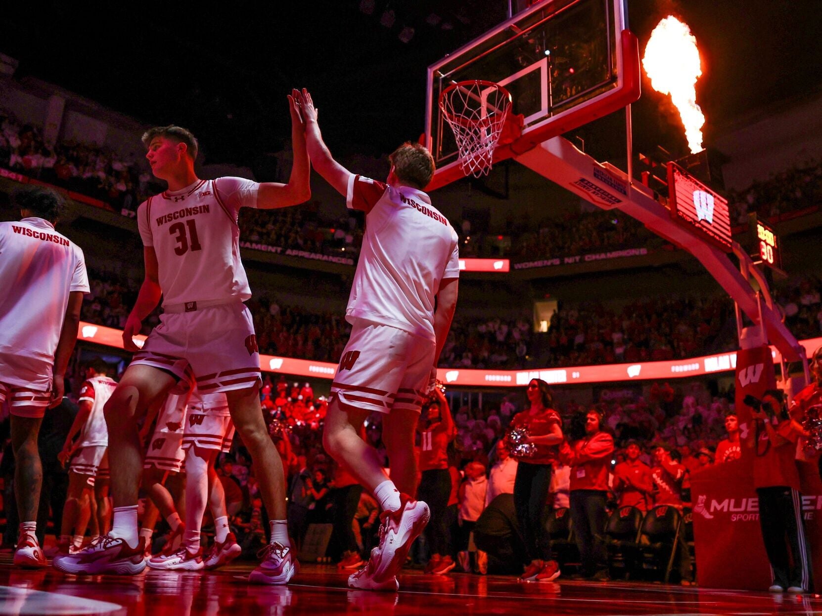 Wisconsin men's basketball signs forward Isaac Riddle
