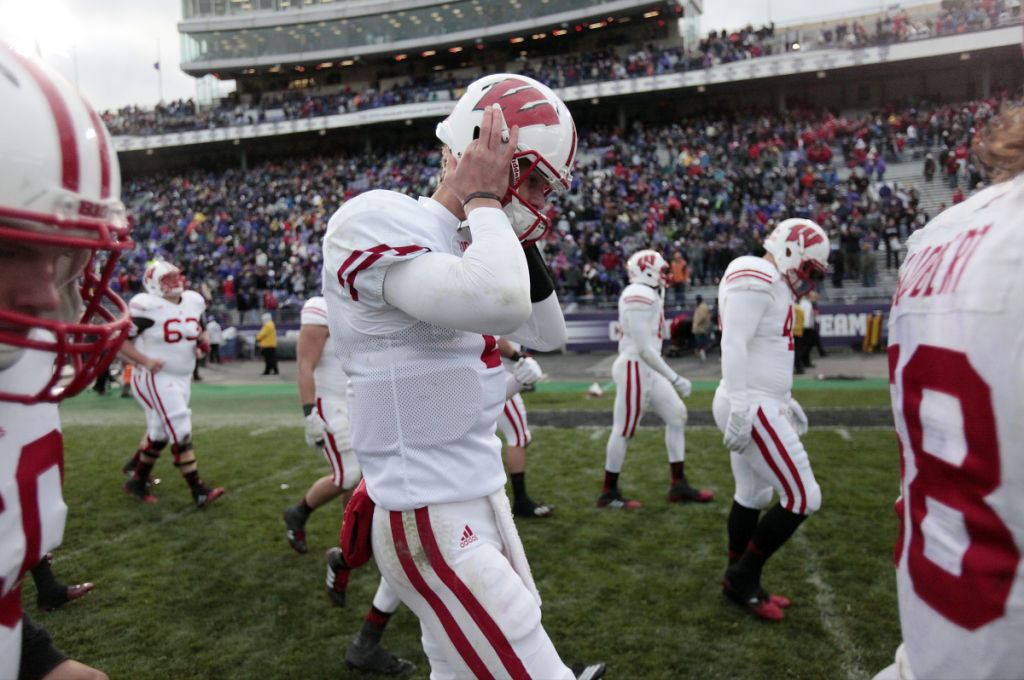 Tom Oates: Deficiencies in Badgers' passing game exposed in loss at ...