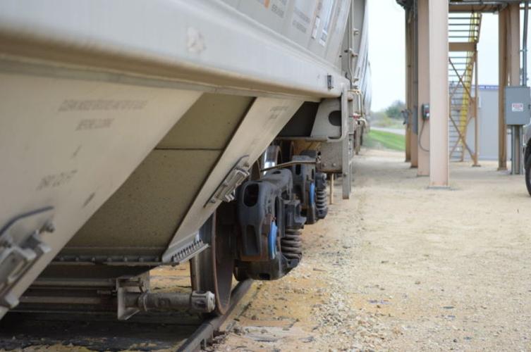 As rail moves frac sand across Wisconsin landscape, new conflicts emerge