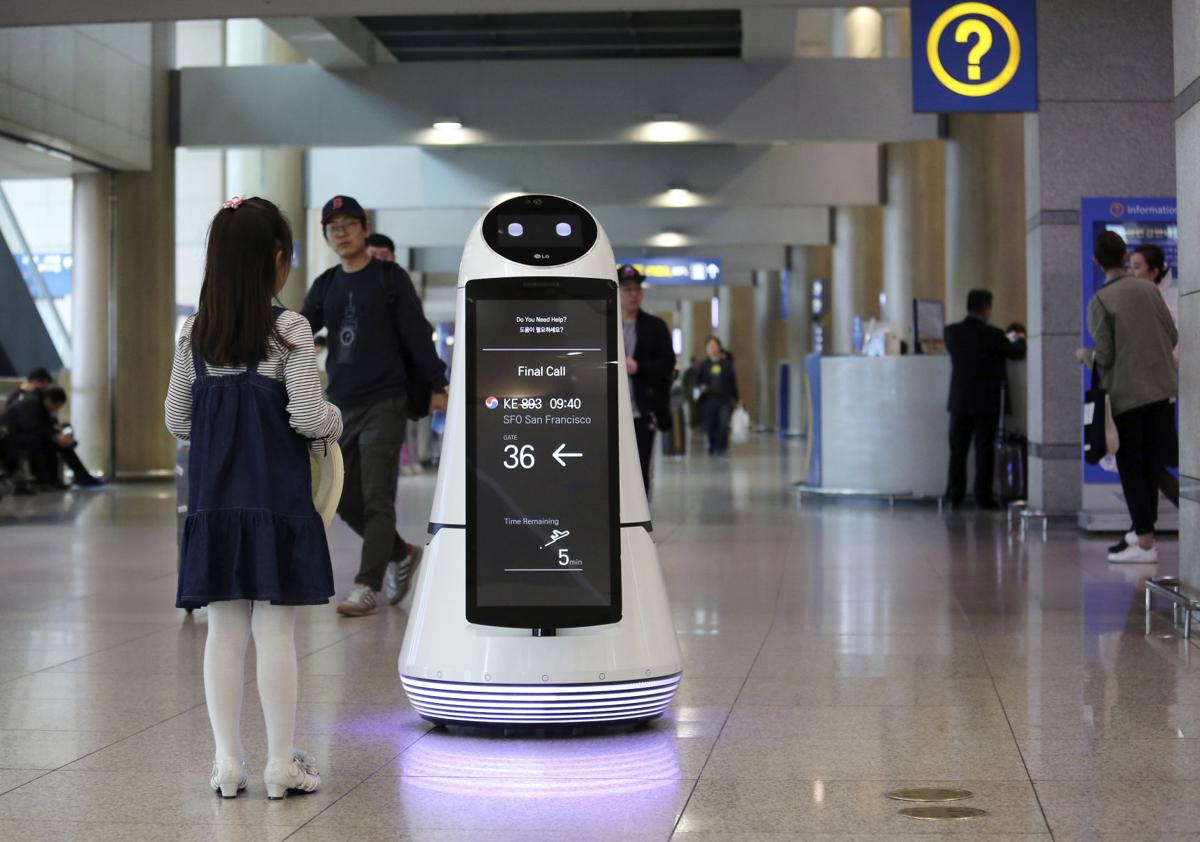 Photos: The roaming robots of South Korea's Incheon International ...