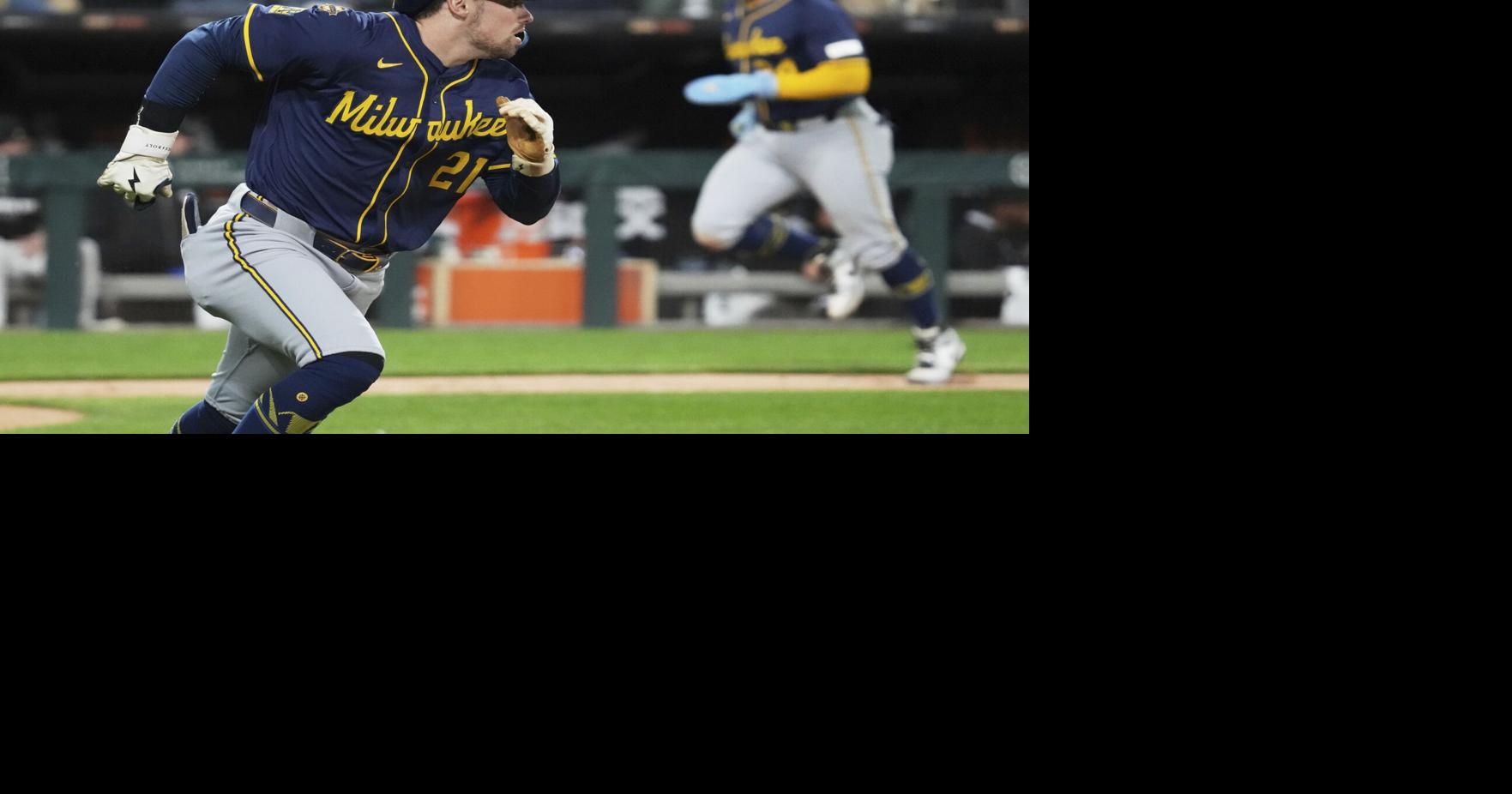 Durbin delivers key single to help Brewers down White Sox