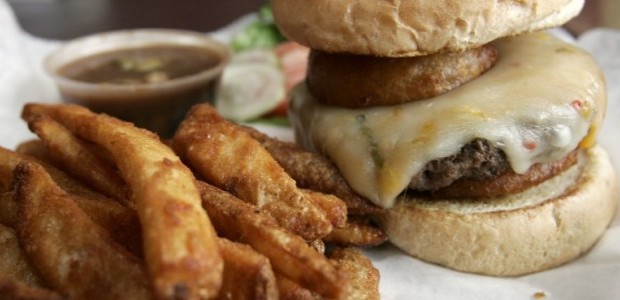 Stoughton’s Pour House dishes up tasty burgers