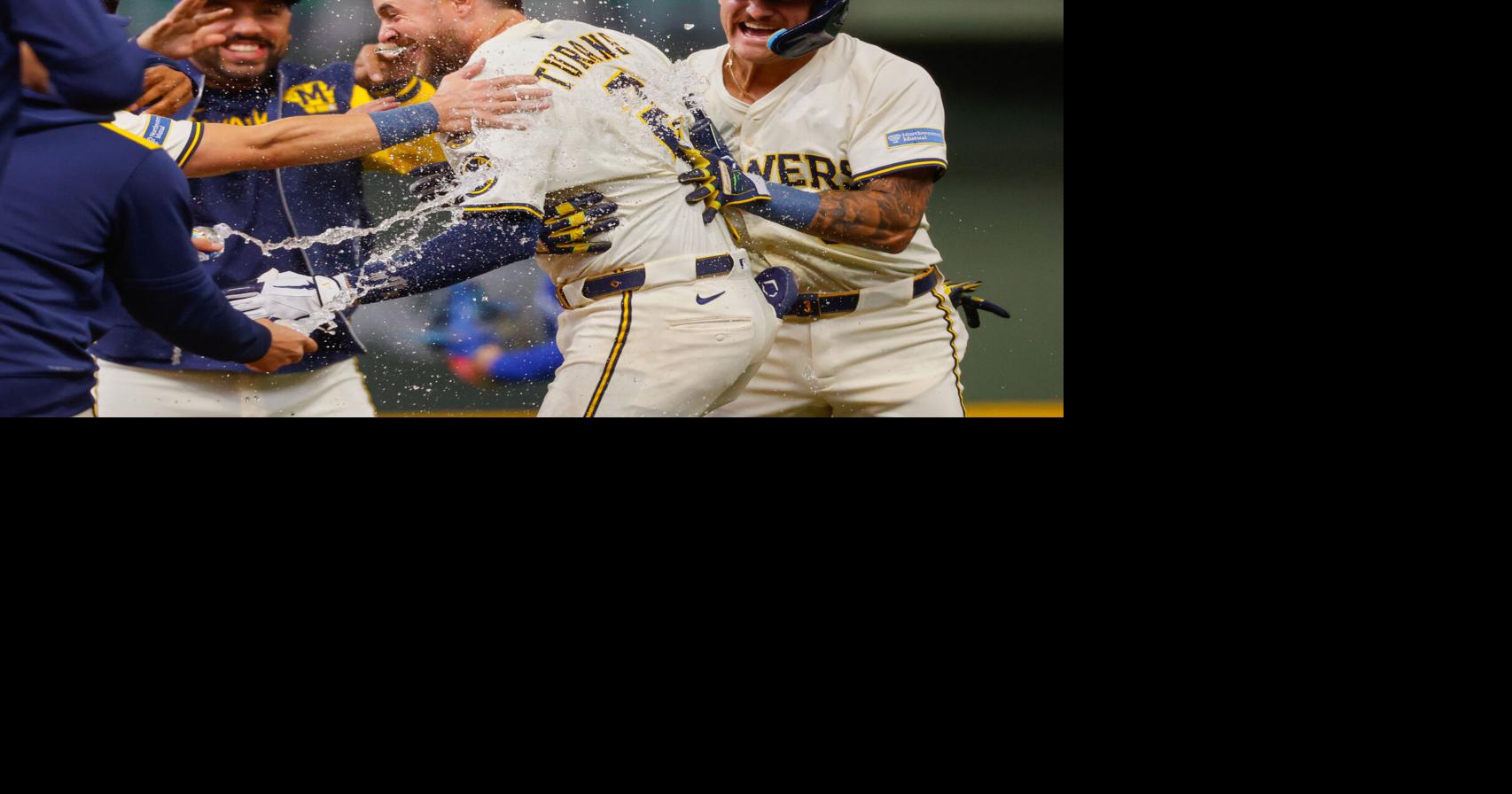 Brewers take series from Royals with walk-off bunt in 11th