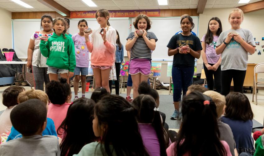 Students spread kindness at Glenn Stephens
