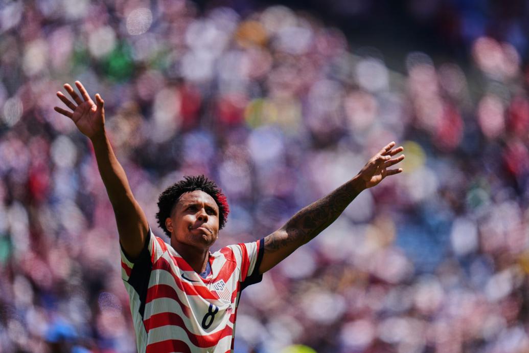 US fans cheer on national team in Gillette Stadium before Scotland ...