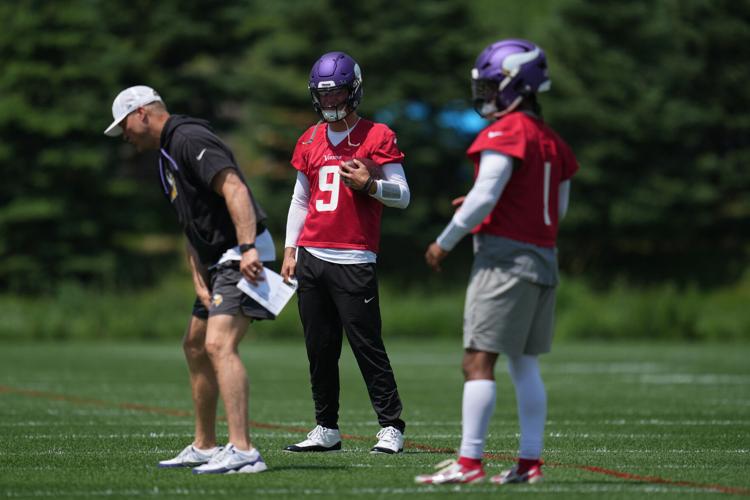 Vikings to start training camp with the Murray-McCarthy turn-taking at ...