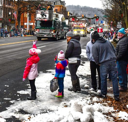 Very Merry Madison Parade | | madisoncourier.com