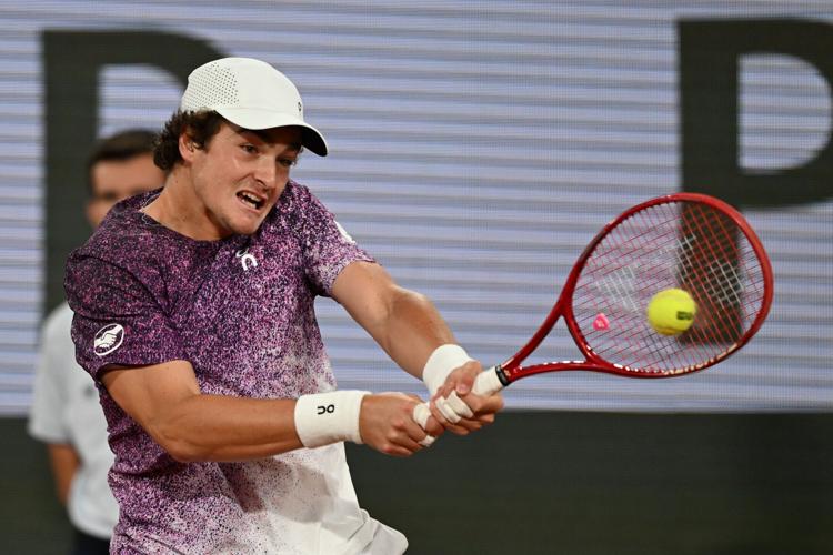 Jakub Mensik goes from cramps and wheelchair to a spot in the French ...