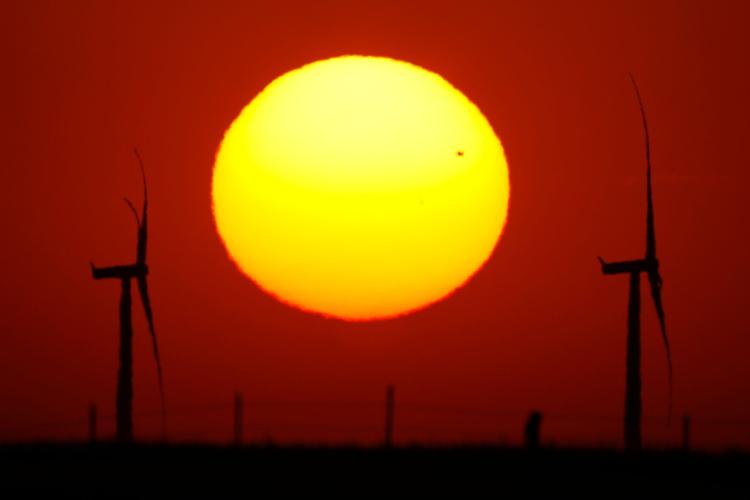 Pentagon reviews are blocking wind farms, putting jobs at risk, lawsuit ...
