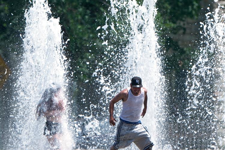 Forecasters cite 'dangerous' conditions as heat scorches Midwest while ...