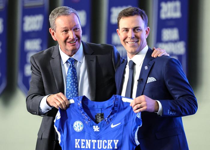 Kentucky's Barnhart retiring as AD | Sports | madisoncourier.com