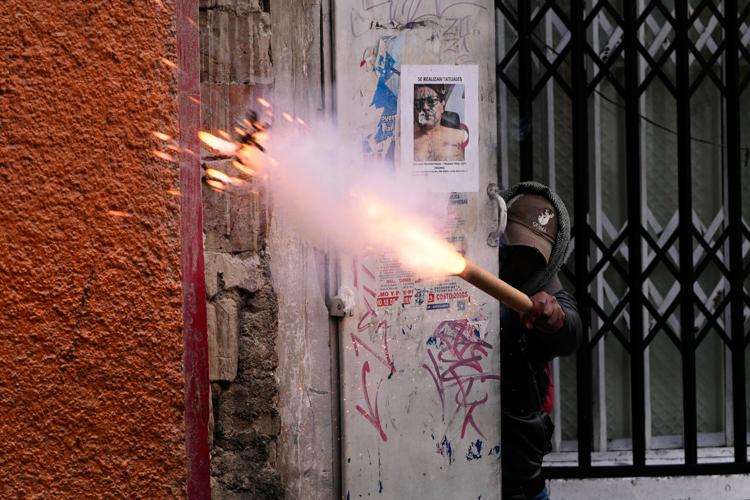 Clown Day in Peru, violence in Colombia and other top photos from Latin ...