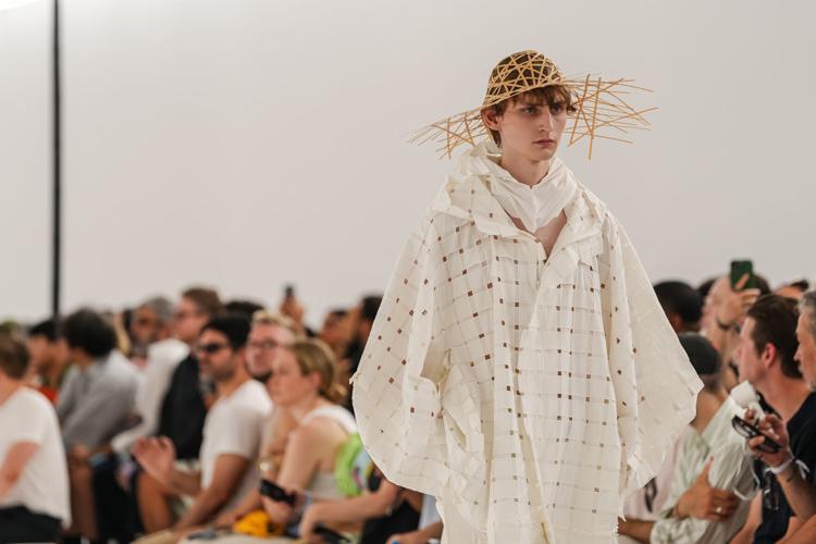 Gender-bending is now part of menswear. Paris runways show how ...